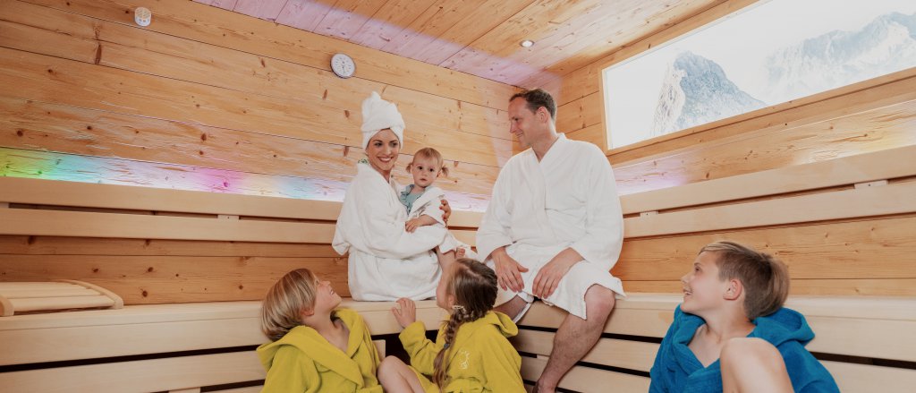 Wellness mit Kindern – Tirolerhof Familienhotel mit Spa & Pool ...